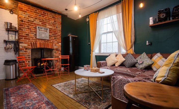 A Rustic Apartment In The Heart Of Pantiles - Royal Tunbridge Wells