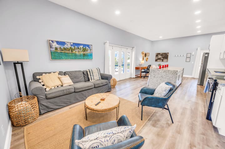 Seahorse Suites #4: Perfect Beach Getaway! - Sanibel, FL