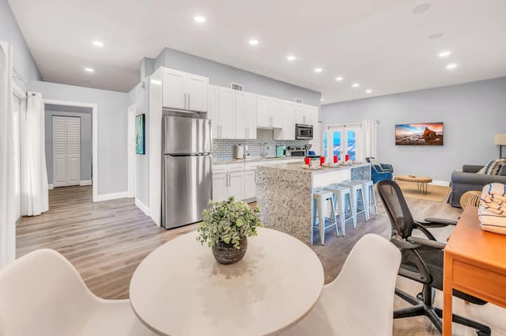 Seahorse Suites #4: Perfect Beach Getaway! - Sanibel, FL