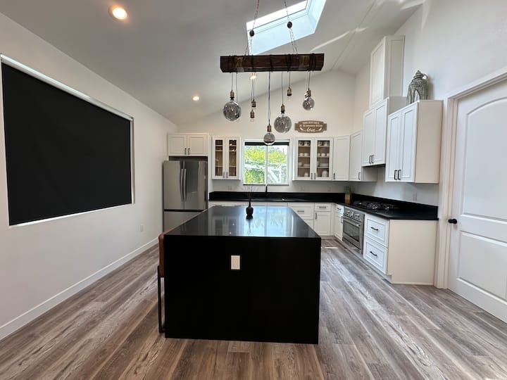 Spacious Work-life Balance Retreat Disney Vacation - Buena Park, CA