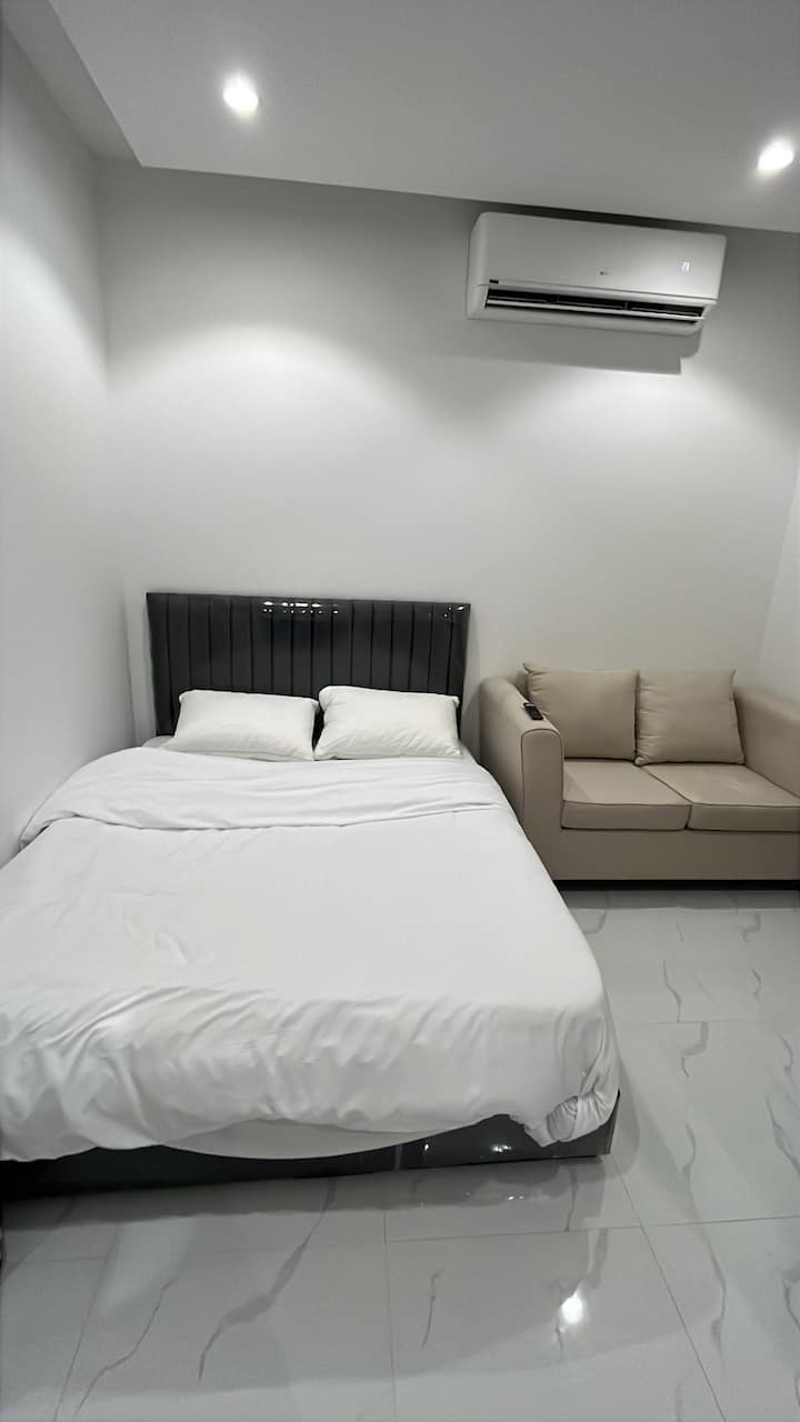 استديو انيق بدخول ذاتي - Riyadh