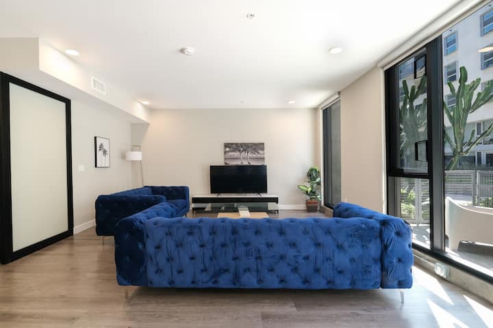 Charming Two-story 2br Apartment In Hollywood - Hollywood, CA