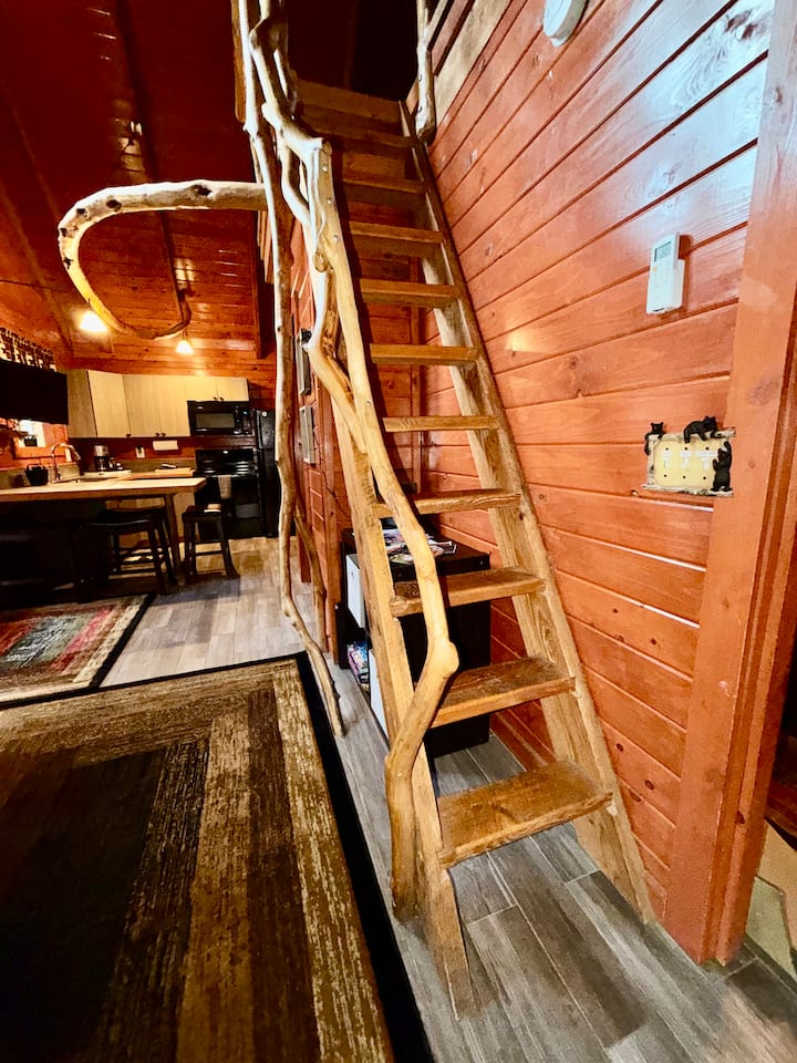 Tree House Cabin Theme In Nature - Kentucky