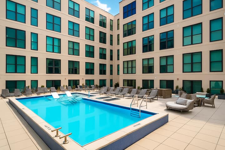 Otr+cbd | 1-bed Suite L Free Parking L Gym & Pool - Cincinnati