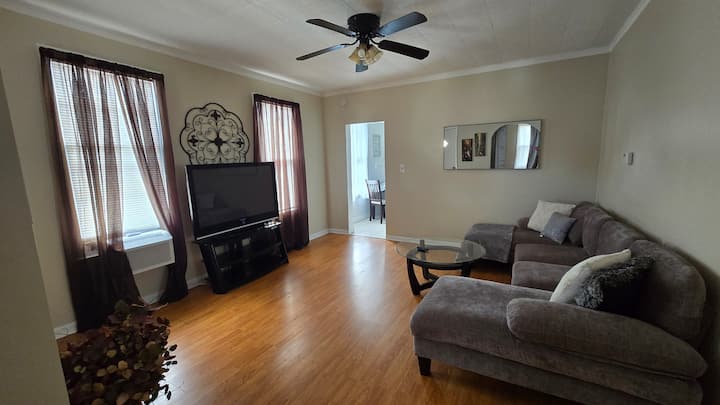 Be Refreshed - Sleeps 8 Near Wynn & Utica College - Utica, NY
