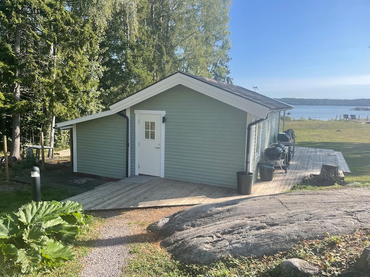 Nyrenoverad Stuga Vid Havet Med Egen Brygga. - Trosa