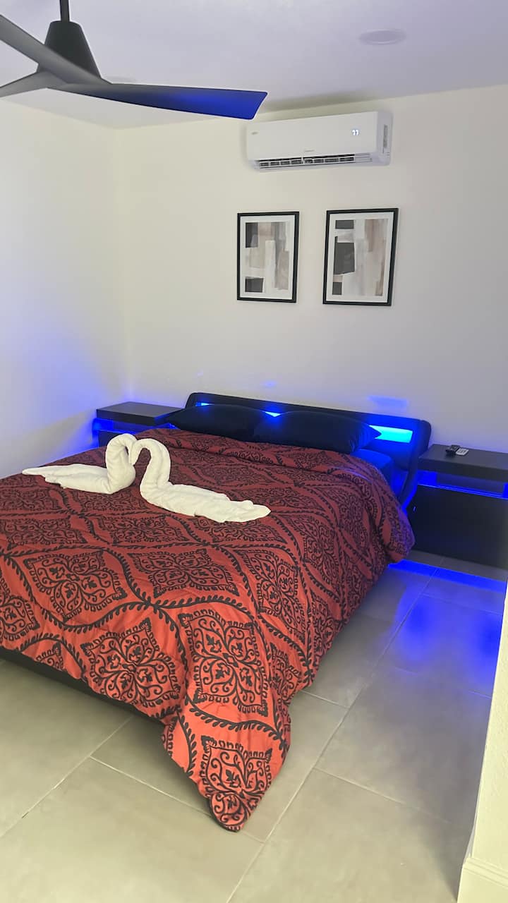 Alojamiento Independiente Hermoso, Limpio Y Cómodo - Holiday, FL