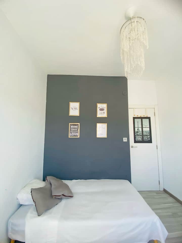 Habitación Doble Luminosa Bien Ubicada - Valencia