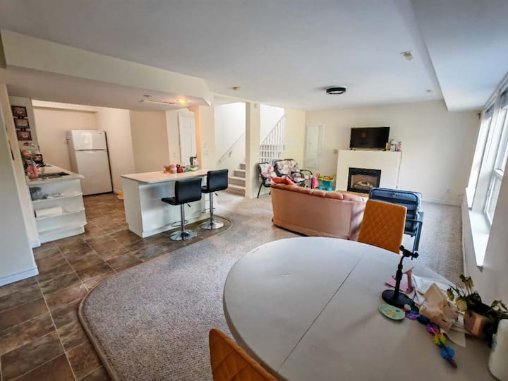Family Friendly Unit With Big Backyard - Chilliwack