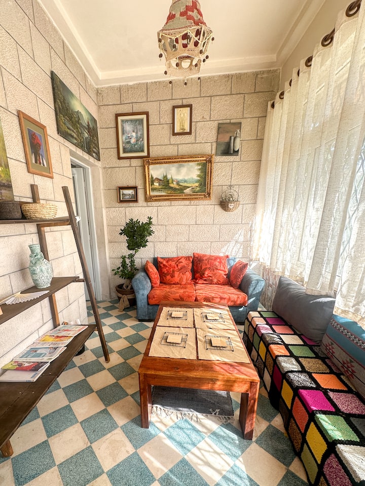 Specious Art Space In Jabal Al-weibdeh - Amman