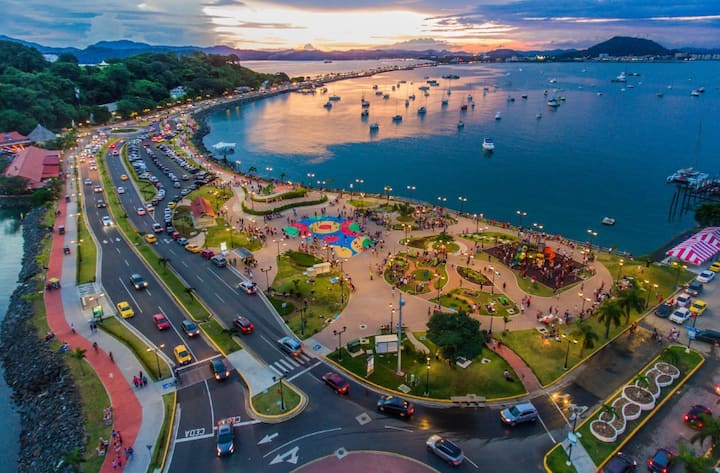 Exclusivo Apartamento En Calzada De Amador - Panama City