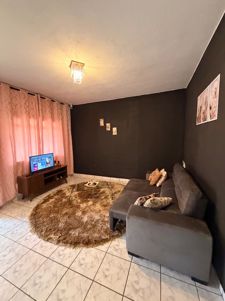 Casa Espaçosa Bairro Jundiai/centro - Anápolis