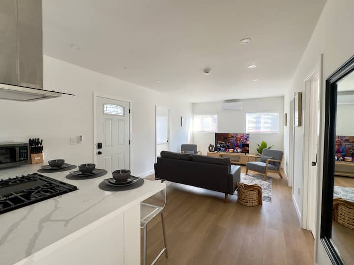Bright And Breezy Retreat +Gated Parking/ Beach/dt - Long Beach, CA