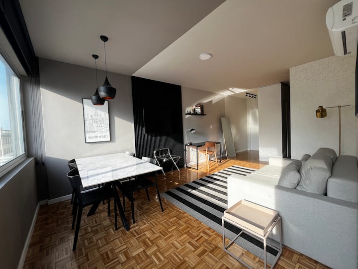 Hermoso Apartamento De Diseño En El Centro - Montevideo