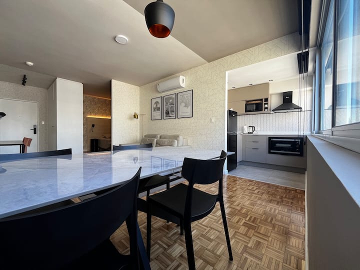 Hermoso Apartamento De Diseño En El Centro - Montevideo