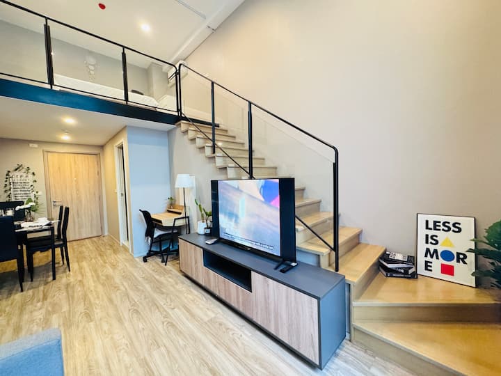 #Remote Workers Preferred# Sunbathe In The Pool - Bangkok