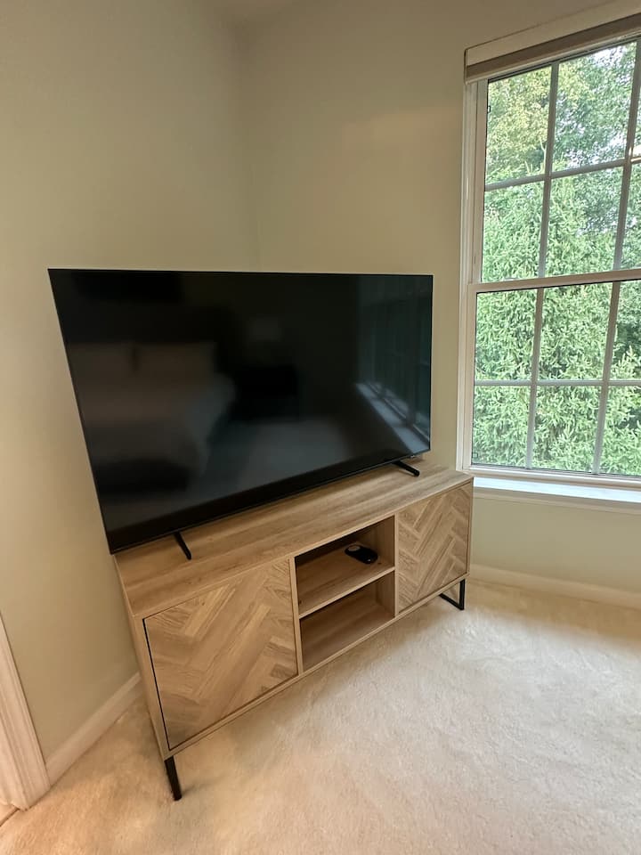 Private Master Bedroom And Bath - Fairfax, VA