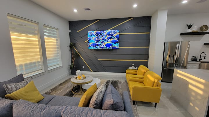 Modern 3br Retreat W/ Mini-golf•8 Min To Downtown - Houston, TX