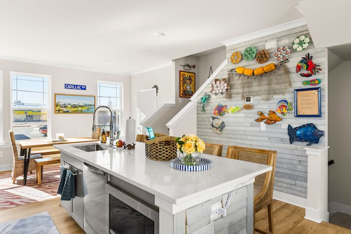 Large Family Oasis Steps From The Sand - Ocean City, MD