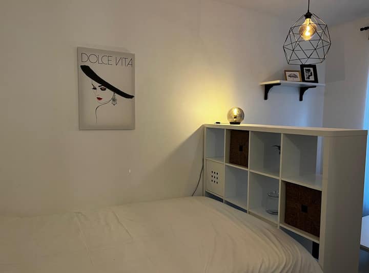 Joli Studio Rénové Proche Paris - Clichy