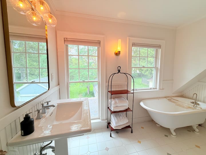 Beautiful Holiday Home Near All The Best Places! - Grand Rapids, MI