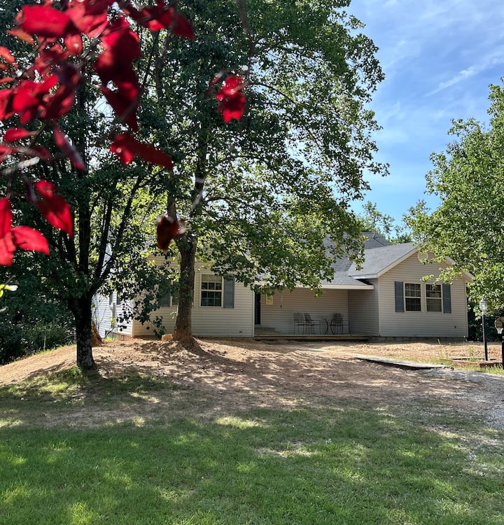 Secluded Ozark Escape - Reeds Spring, MO