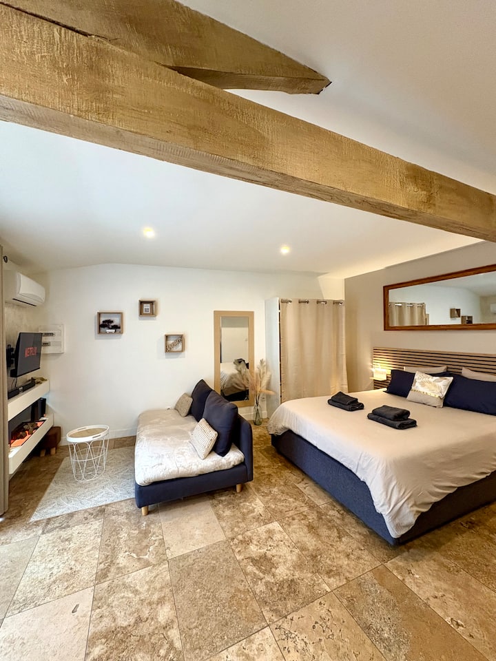 Grand Studio Avec Terrasse, Proche Centre De Nîmes - Marguerittes