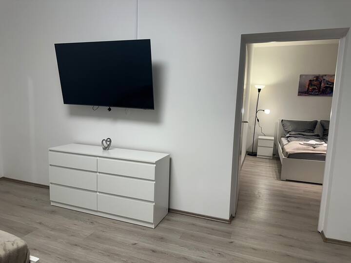 A/c, Netflix, Airport, Free Parking - Budapest Ferenc Liszt Airport (BUD)