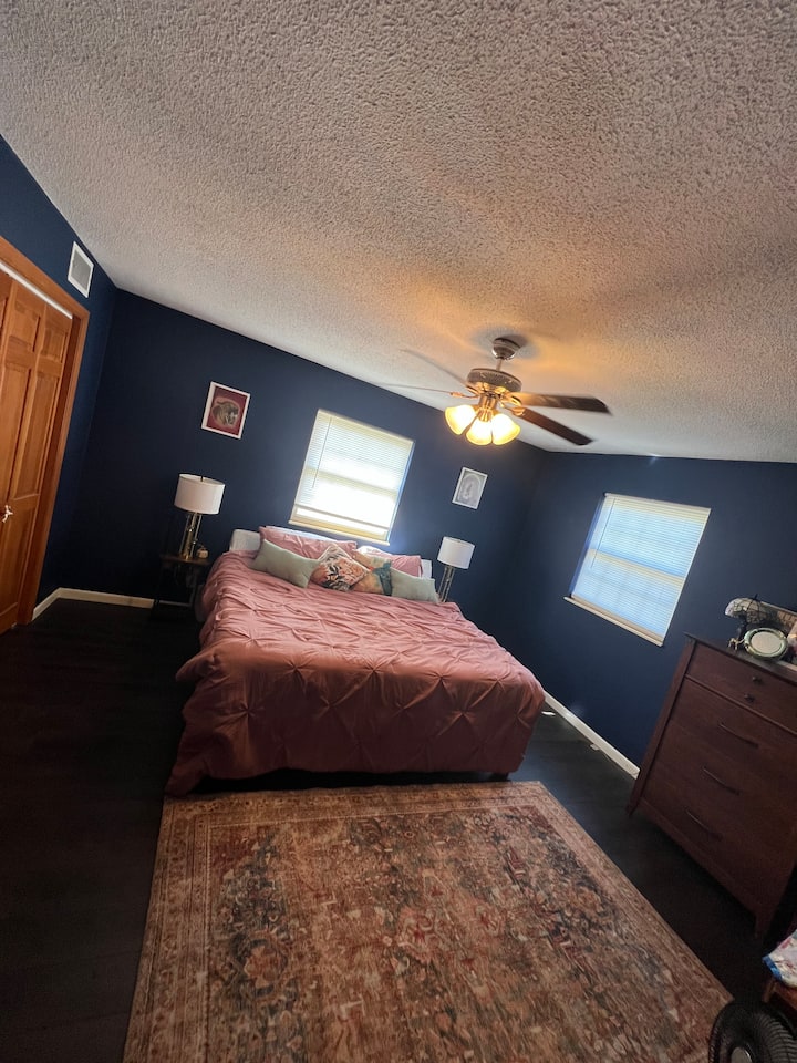 Spacious Private Room - Quiet, Convinient Location - Knoxville, TN