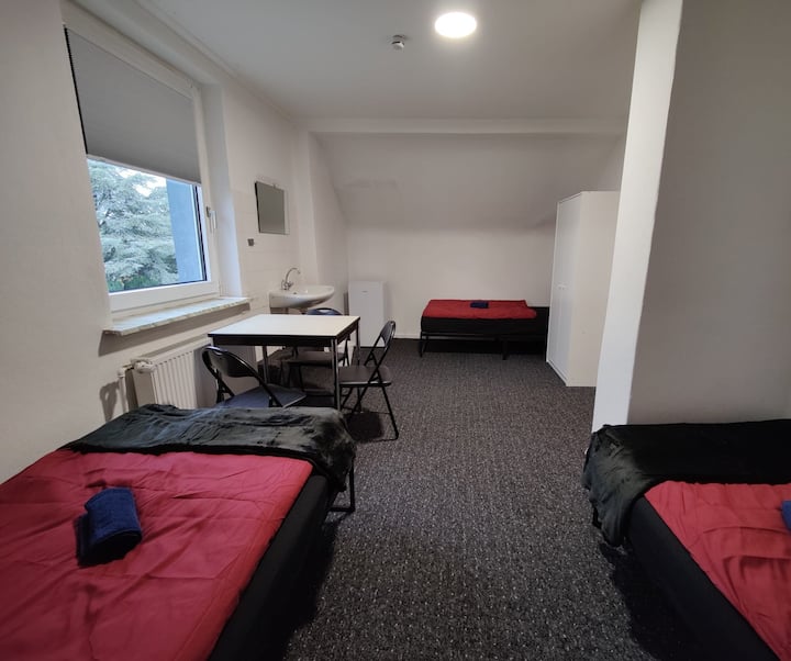 Dreibettzimmer Berlin Neukölln - Berlin