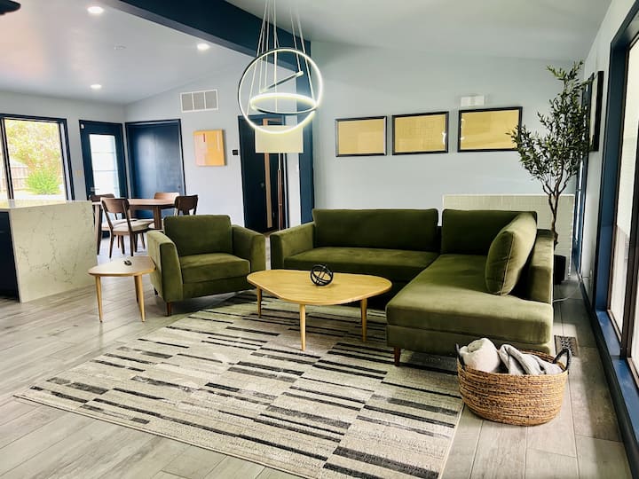 Midtown - Midcentury
Cornerlot - Tulsa, OK