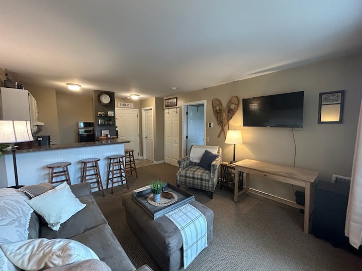 Cozy Ski Retreat - Pontoosuc Lake, MA