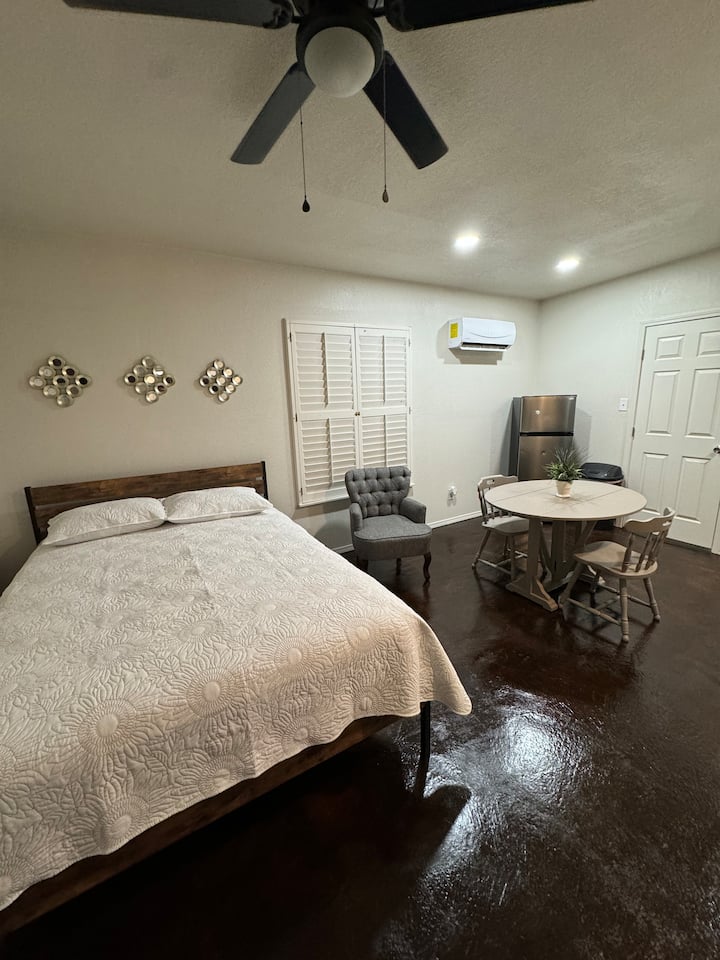 Nopalito Guesthouse - El Paso, TX