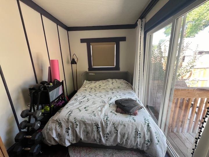 1915 Craftsman Guest Room - Salt Lake City, UT