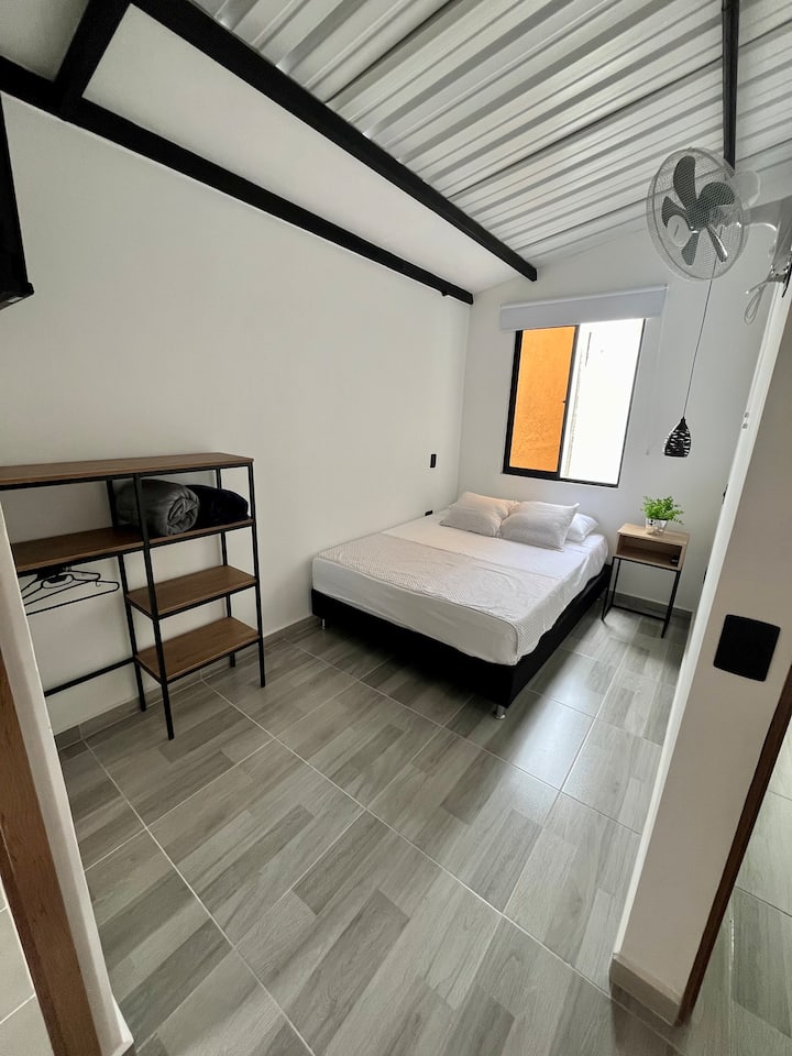 Hab 8. Baño Privado, 4 Personas, Hostal La 74 - Colombia
