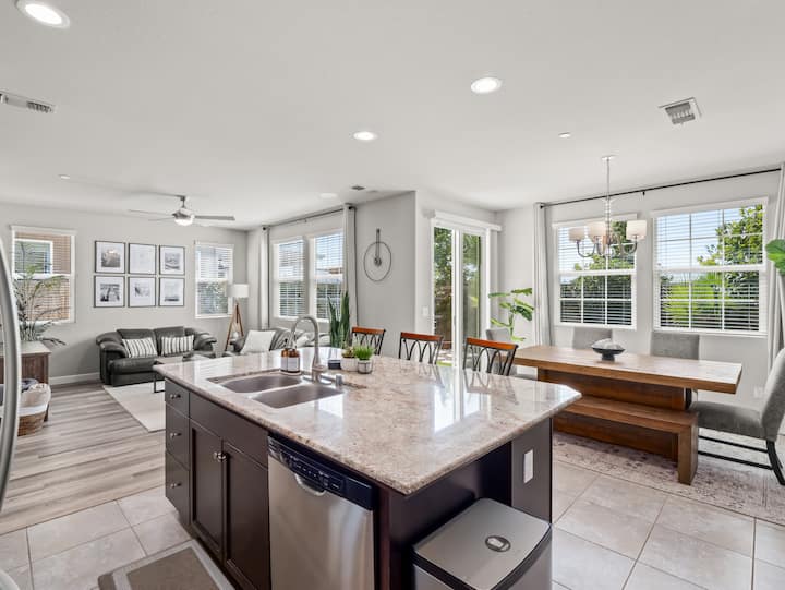 Solace In Clovis - Pool, Fire Pit & Game Room! - Clovis, CA
