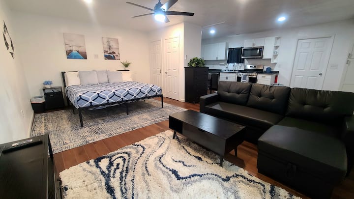Cozy Sugarhouse Studio King Bed - Salt Lake City, UT