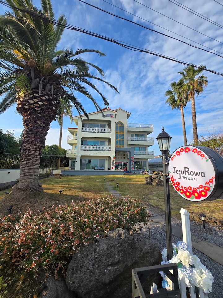 [New_제주로와-301]오션뷰/포구앞/노을/중문10분/올레시장15분/최대6인 - Jeju-do