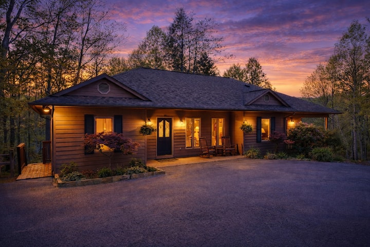 Owl's Nest | Hot Tub + Firepit - 개틀린버그