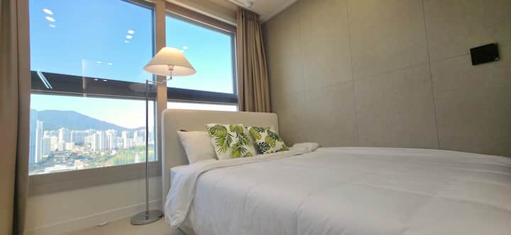 2089 서면 시티뷰
#중심가 도보5분 #풀옵션2룸 #여행 출장 힐링 숙소 #독채 #빛축제 - Busan