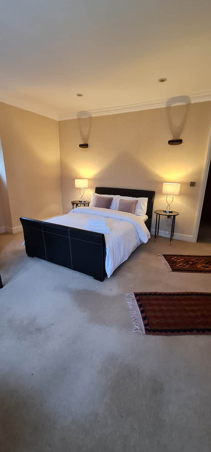 Daisy Suite/ Room With Ensuite And Free Parking - Harrow