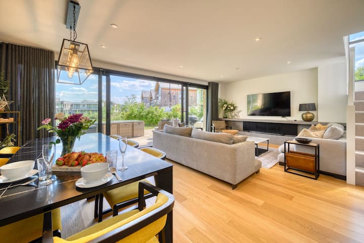 5 Bed All Ensuite Lake House Hot Tub, Table Tennis - Cotswolds