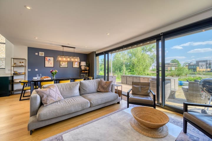 5 Bed All Ensuite Lake House Hot Tub, Table Tennis - Cotswolds