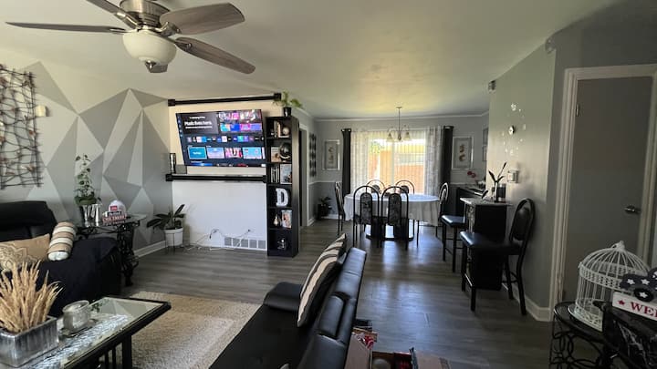 Cozy Family Home Away From Home - Arlington Heights, IL