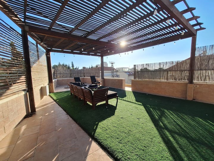 Shaarei Chessed 4 Bedroom House + Massive Rooftop - Jerusalem
