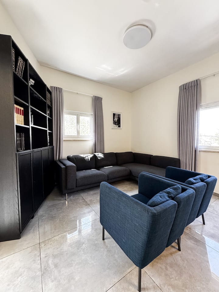 Shaarei Chessed 3 Bedroom + Massive Rooftop - Jerusalem