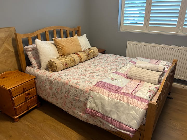 En-suite Room With Sitting Area And Facilities. - Eltham - London