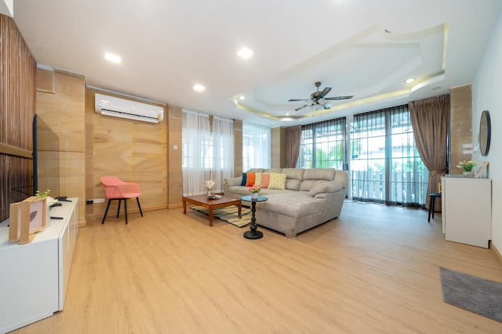 6br Spacious House At Bangla Patong Beach - Patong Beach