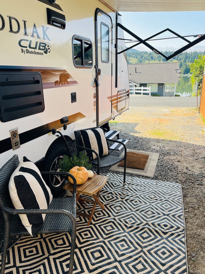 Cozy ‘Cub House’ At The Lake - Mount Vernon, WA