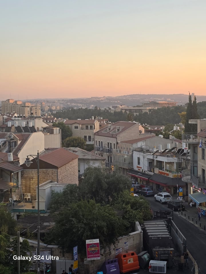 Taking In The City's Vibe - 예루살렘